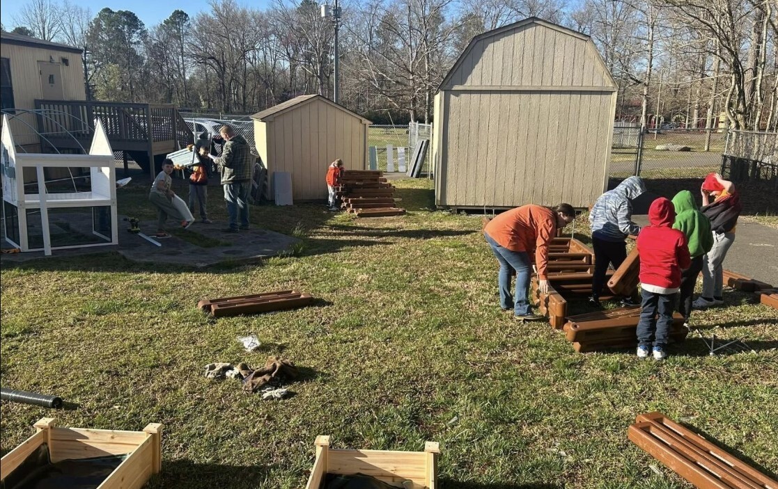 Oak Grove Elementary School unveils student-based community garden ...